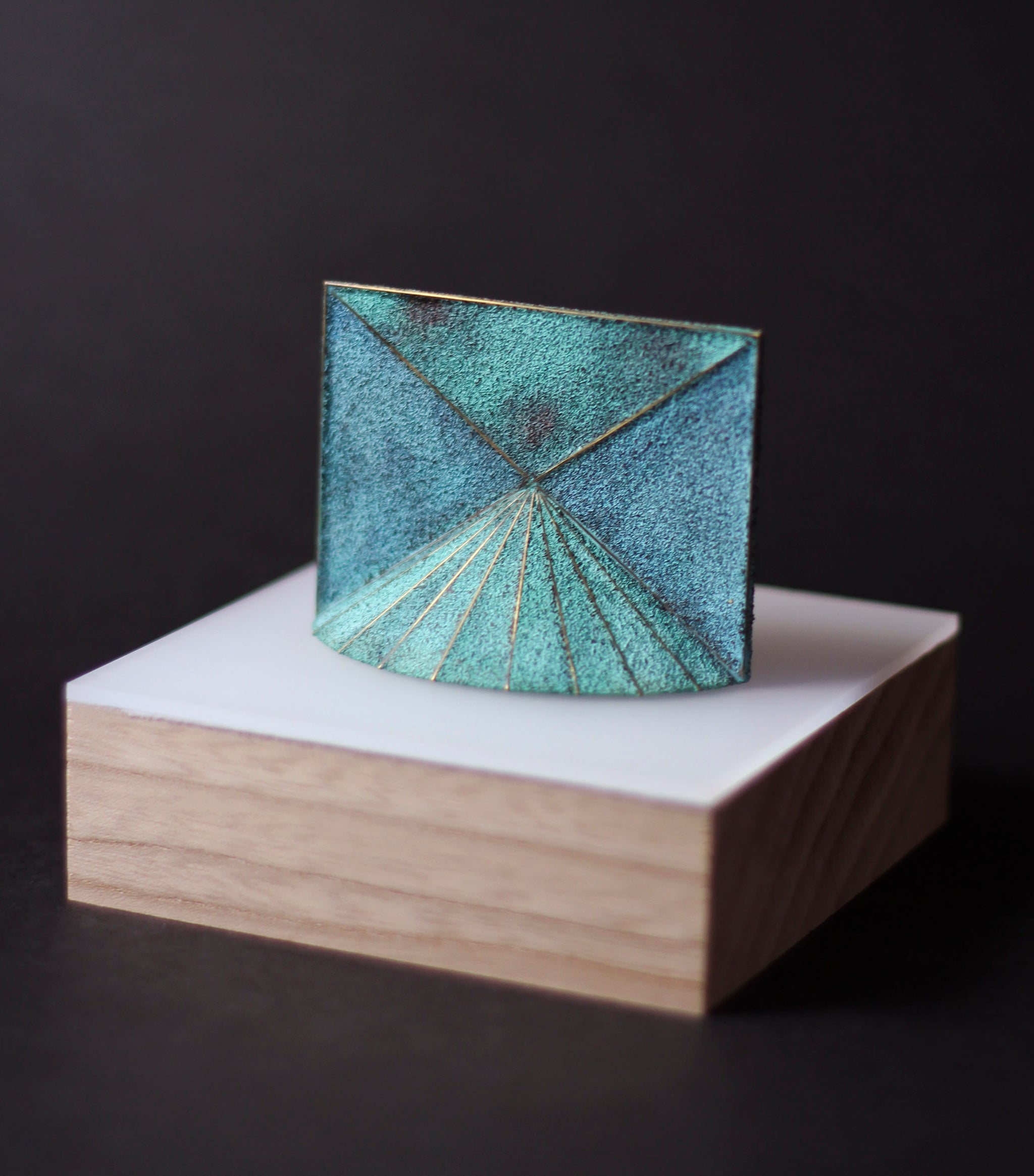 Green lacquer powder object